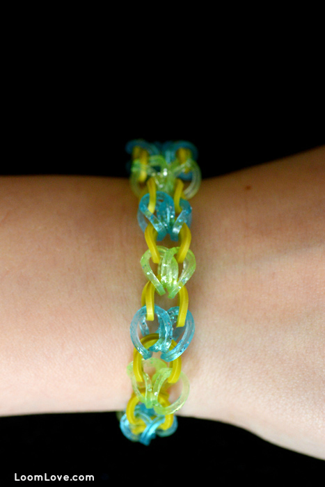 How to Make a Rainbow Loom Circle of Hearts Bracelet